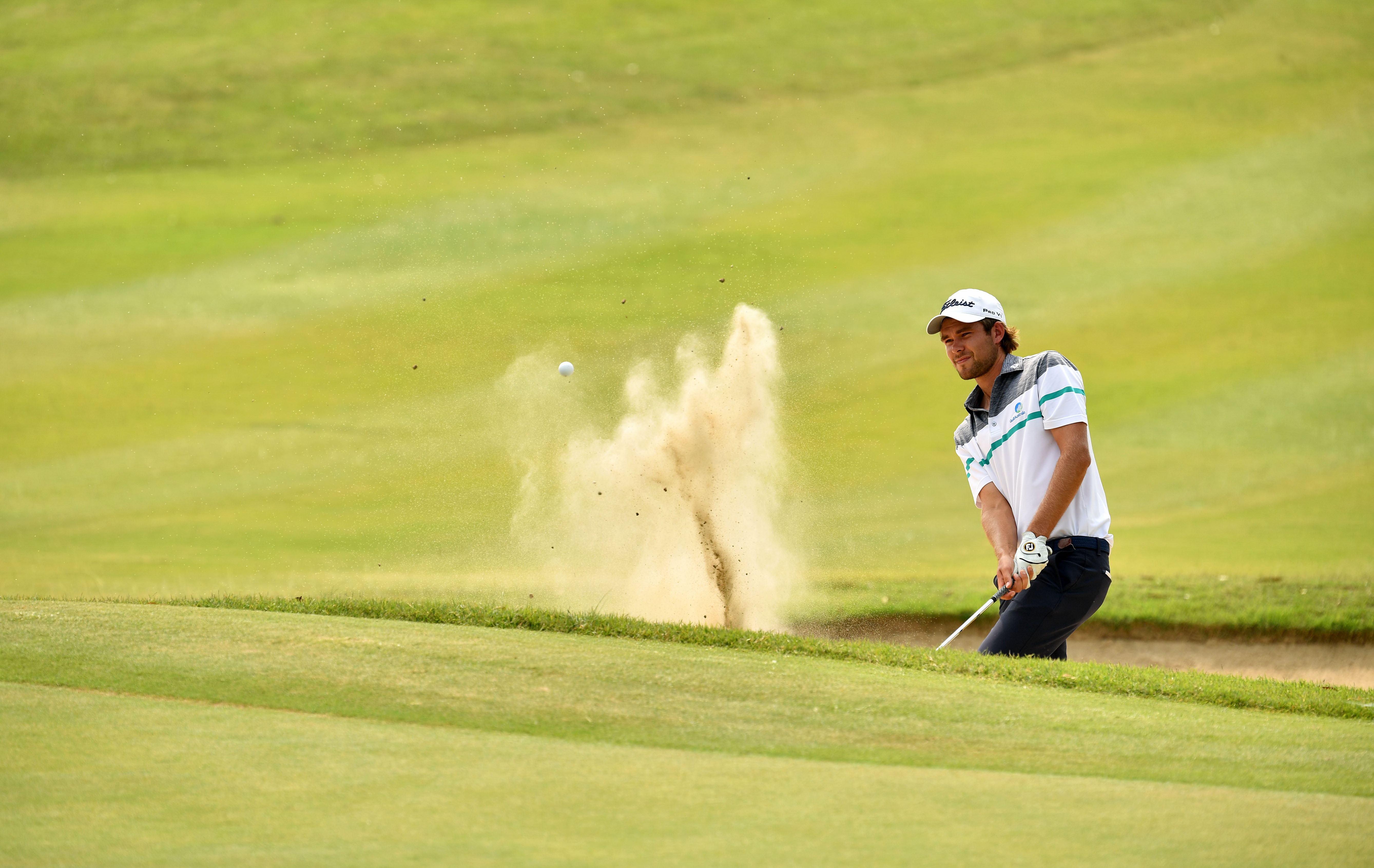 Murray powers into five shot lead at the New Zealand Open