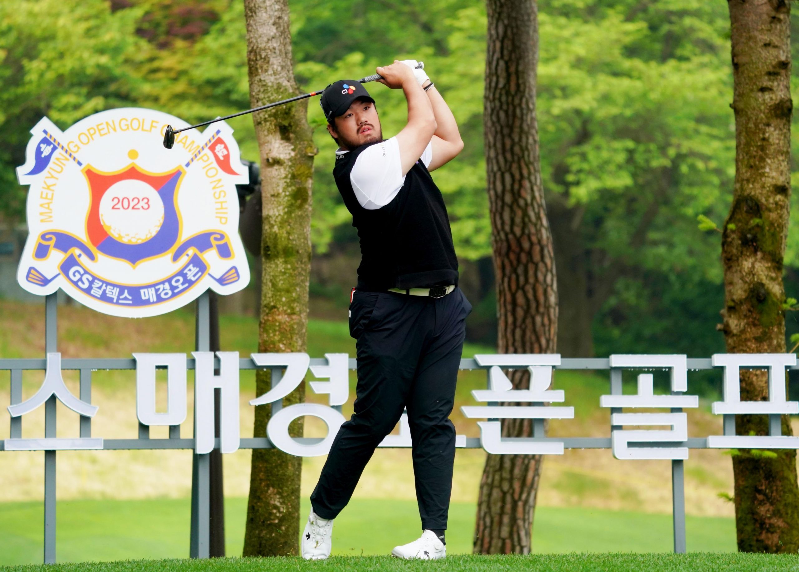 “Korean Hulk” Jung muscles into GS Caltex Maekyung Open lead