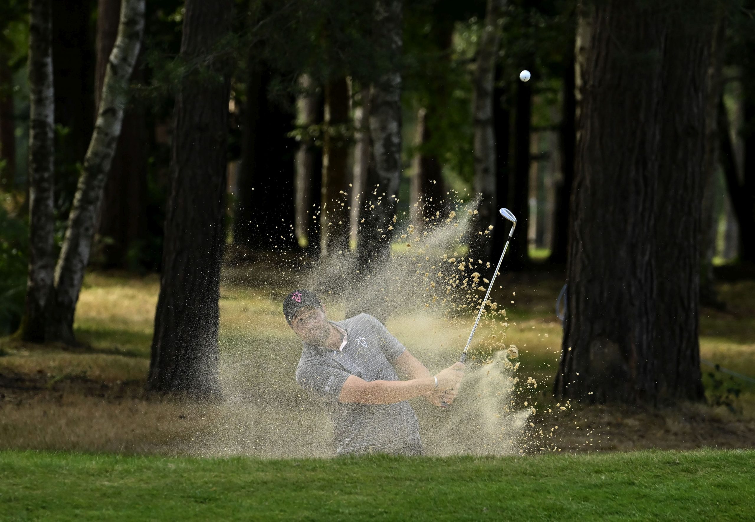 LIV Golf star Uihlein smashes Foxhills course record to grab lead