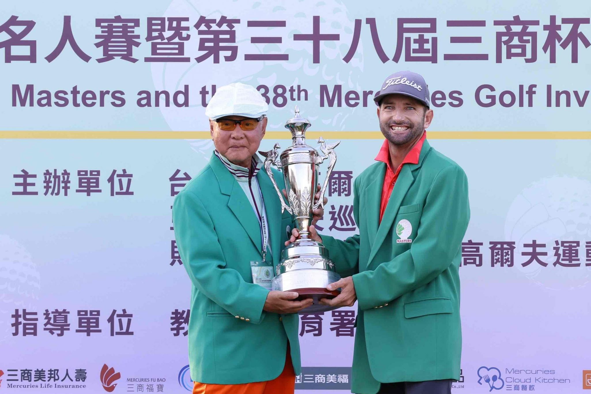 Mercuries Group Chairman, George Wong with the champion Jbe Kruger.