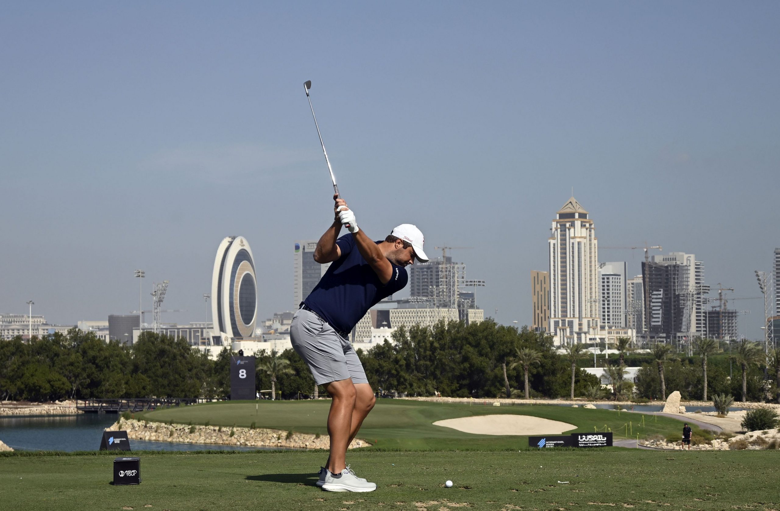 Uihlein overcomes challenging day to keep lead in Qatar